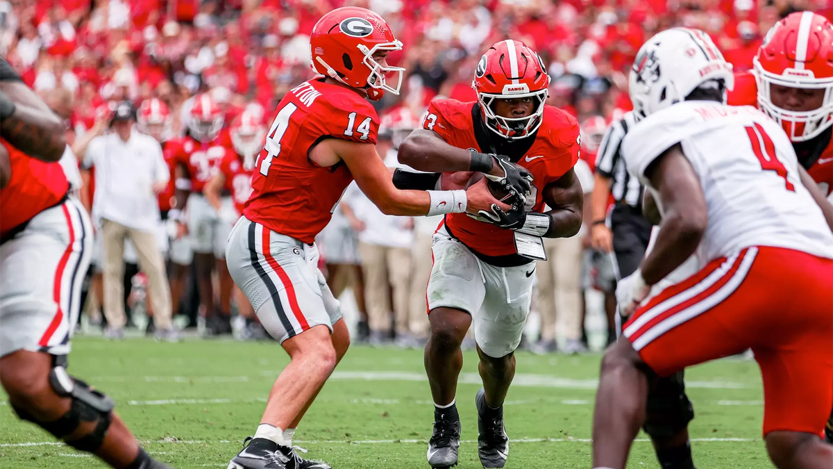 No. 4 Georgia rolls past Austin Peay, 28-6, extends home win streak to 33