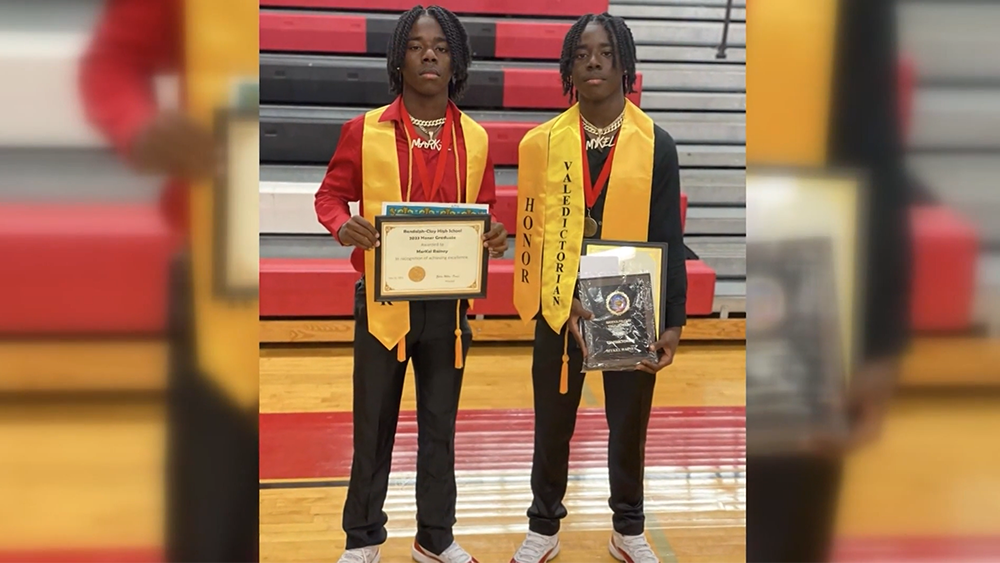 Georgia twins graduate high school as valedictorian, salutatorian
