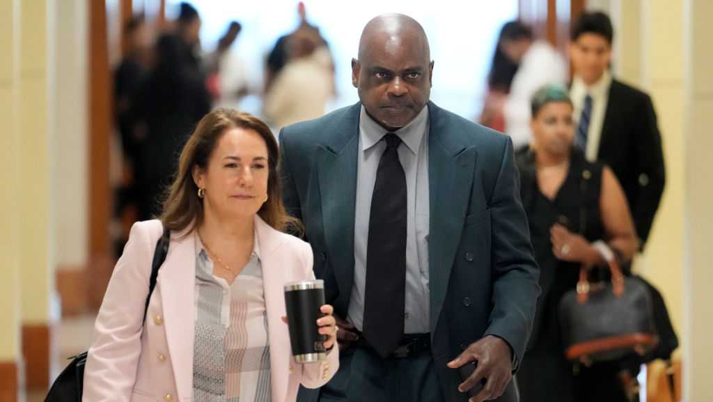 Retired Houston officer gets 60 years in couple's drug raid deaths