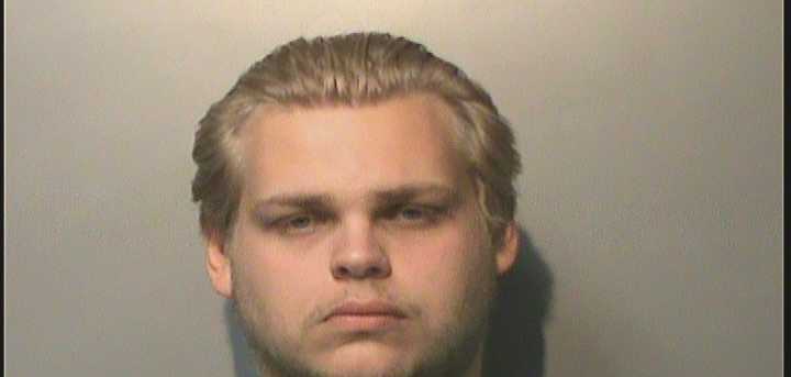 Des Moines man charged with sex abuse