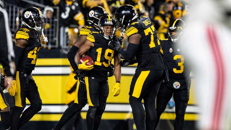Calvin Austin III scores twice as the Pittsburgh holds off the Giants 26-18