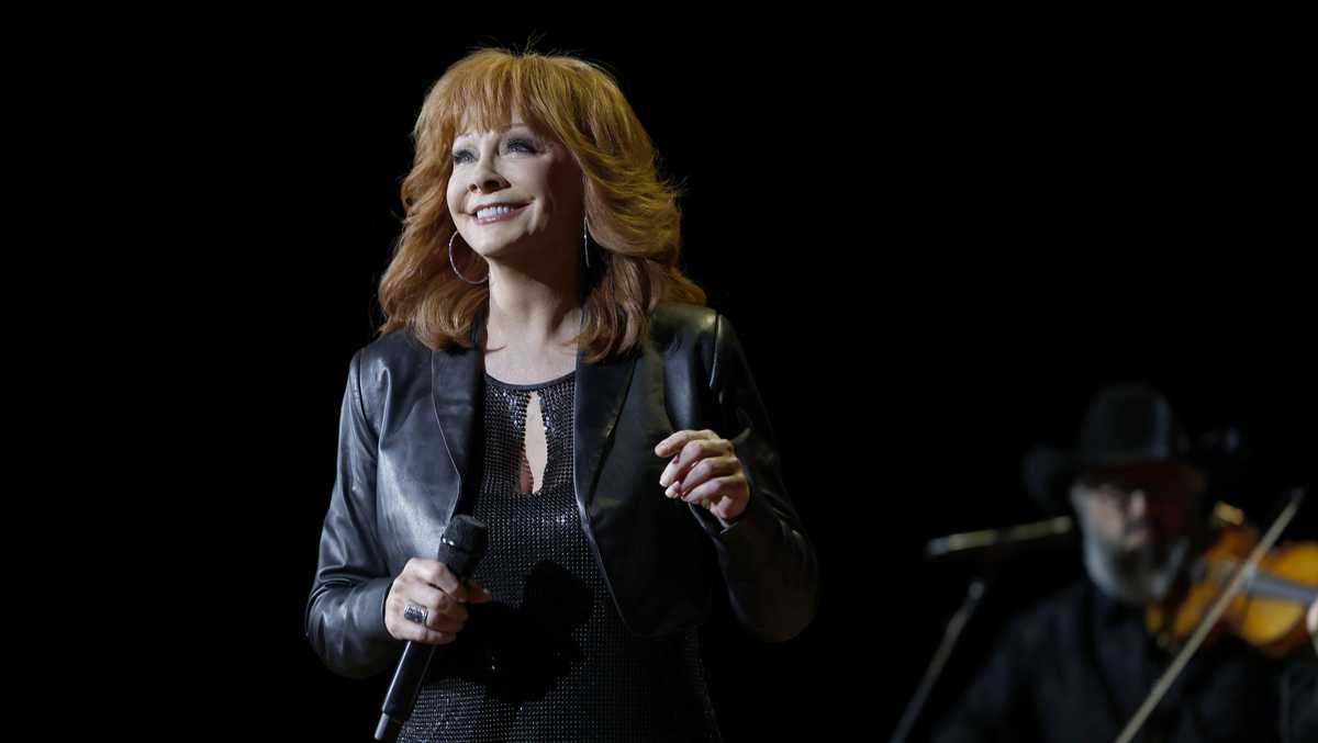 Reba McEntire teams up with Sonic for 'Sweetheart Meal'