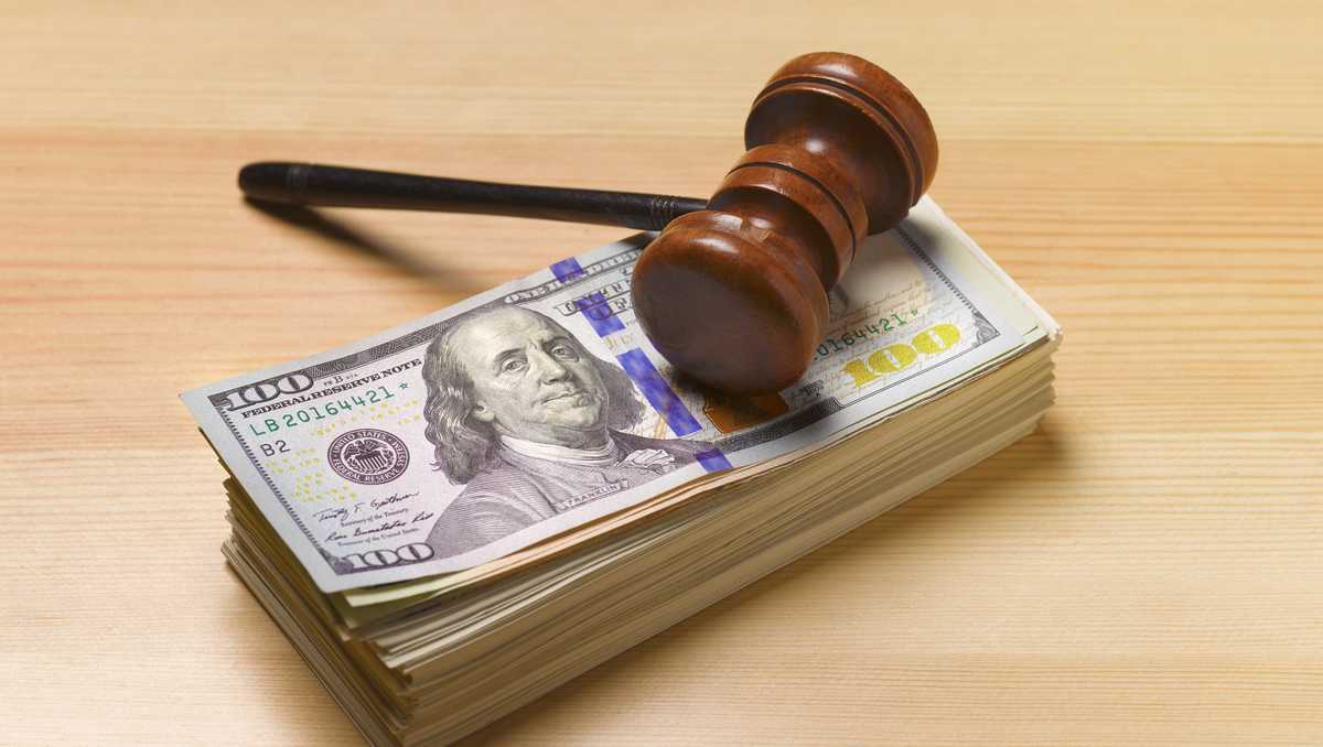 Iowa man faces 17 counts of mail and wire fraud