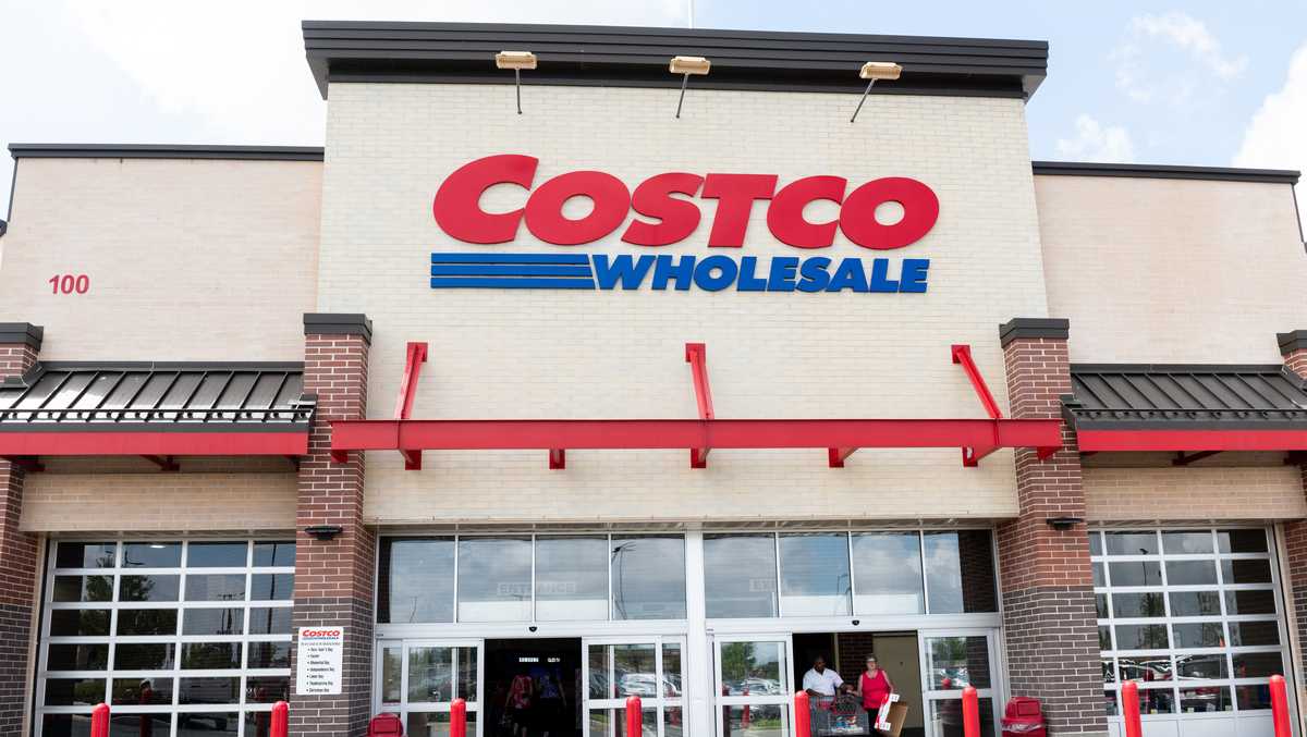 Woman pulled machete in fight over Costco parking spot, police say