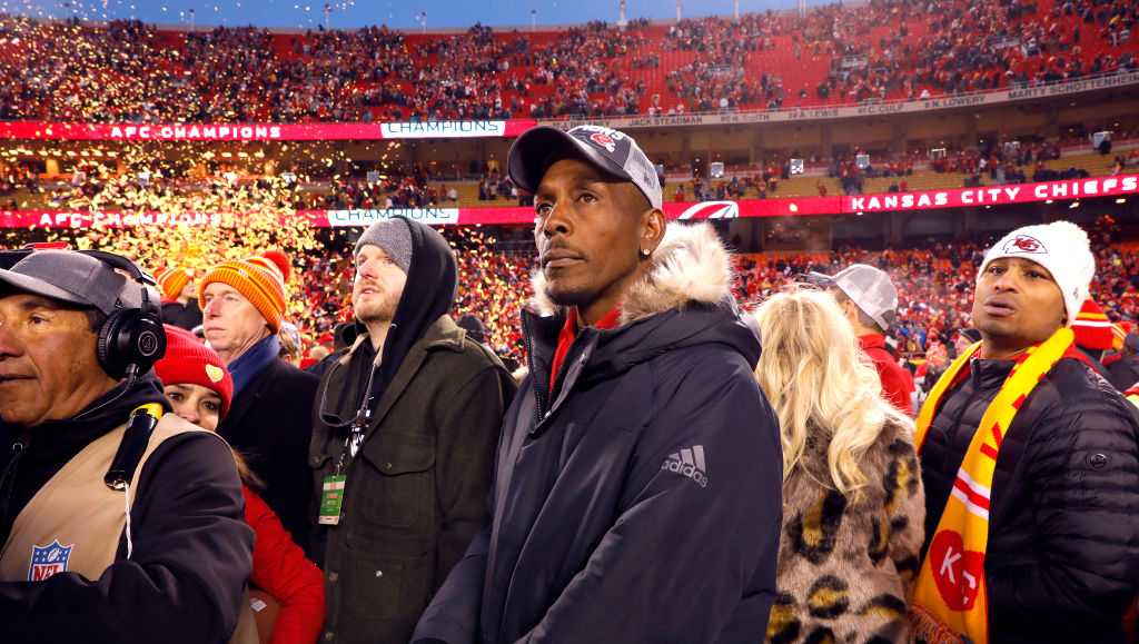 Patrick Mahomes' dad gets into fight with former Braves pitcher John ...