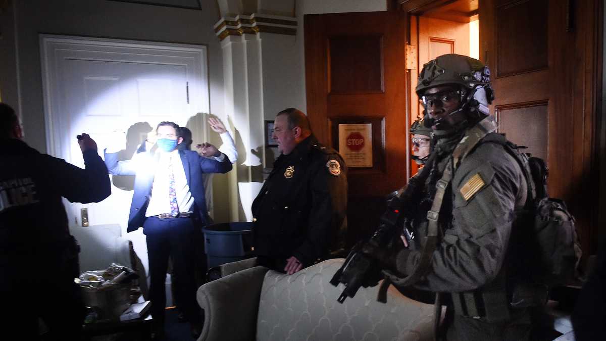 PHOTOS: DC in chaos after mob storms US Capitol
