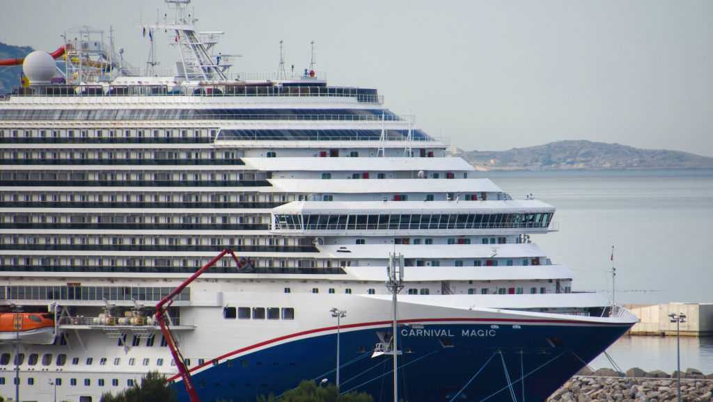 Carnival Magic ship crashes into pier