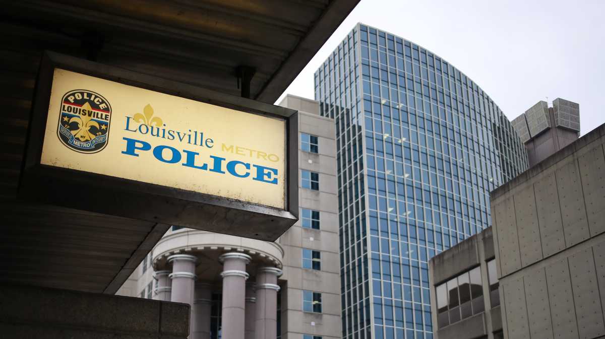 Lawsuit: LMPD sergeant says she was harassed by 2 superiors at 'adult ...