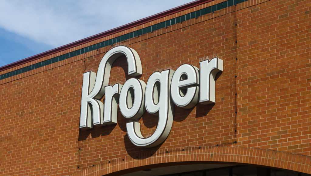 Albertsons ends Kroger merger after court block