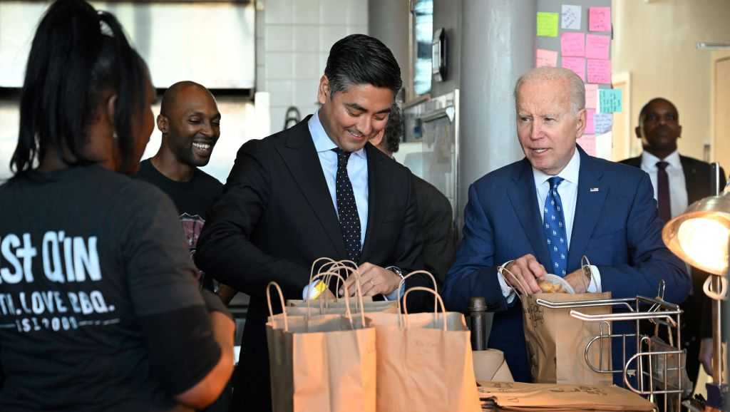 Cincinnati mayor supports Biden amid calls for president to end ...