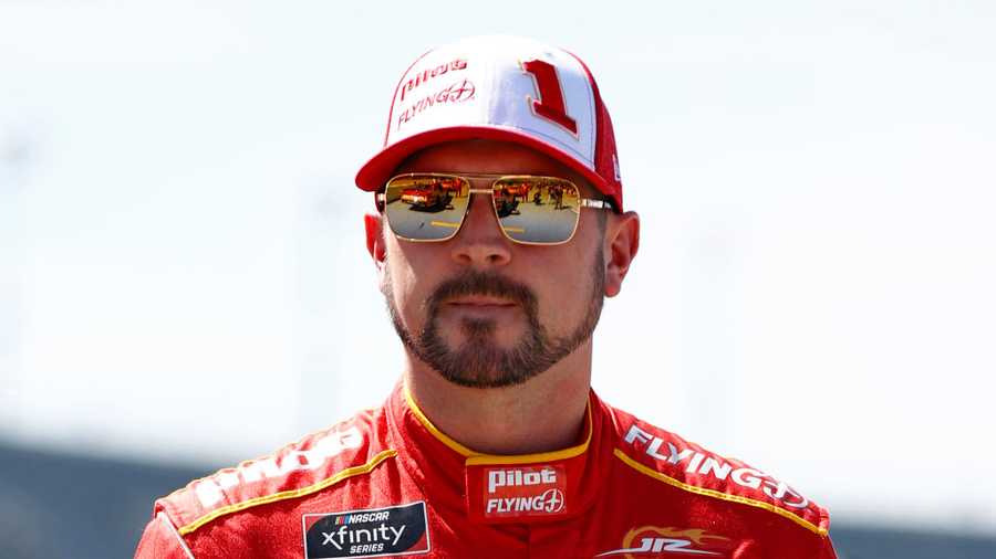 Iowa native NASCAR driver Michael Annett dies at 39