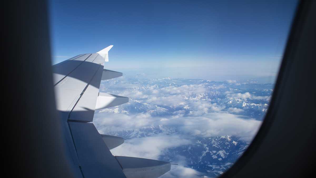 Flames from engine cause flight to return to LAX