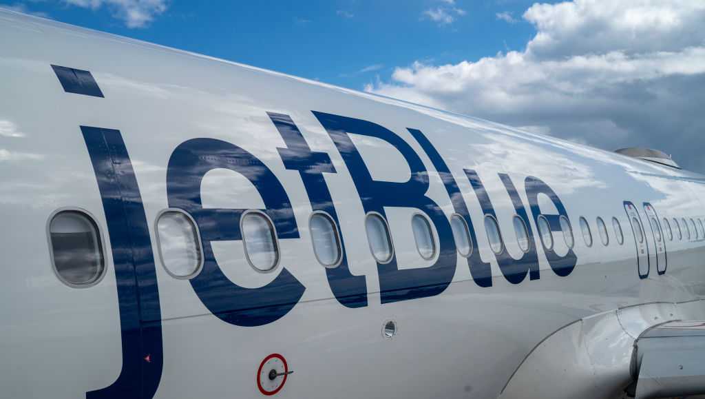 JetBlue pilot removed from cockpit after being suspected of showing up ...