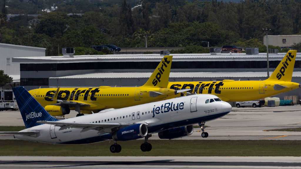 JetBlue's $3.8 billion buyout of Spirit Airlines blocked by judge