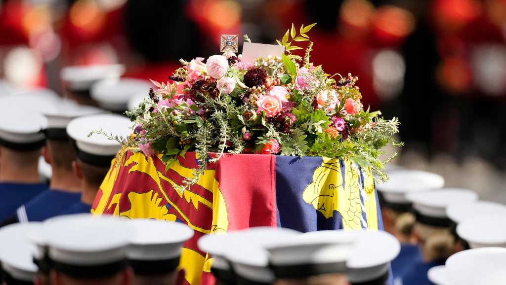 Queen Elizabeth's coffin and the significance behind the foliage Queen Elizabeth's coffin and the significance behind the foliage