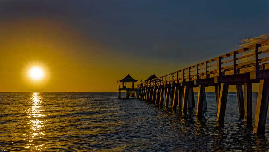 Florida Couple Accused Of Having Sex On Naples Pier Woman Jumps In Water To Escape Police