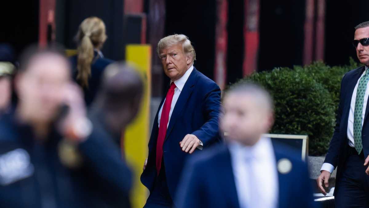 Former President Trump arrives in New York ahead of arraignment