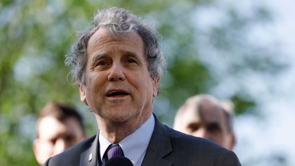 Ohio Sen. Brown campaigns in Cincinnati, talks decision to not attend DNC
