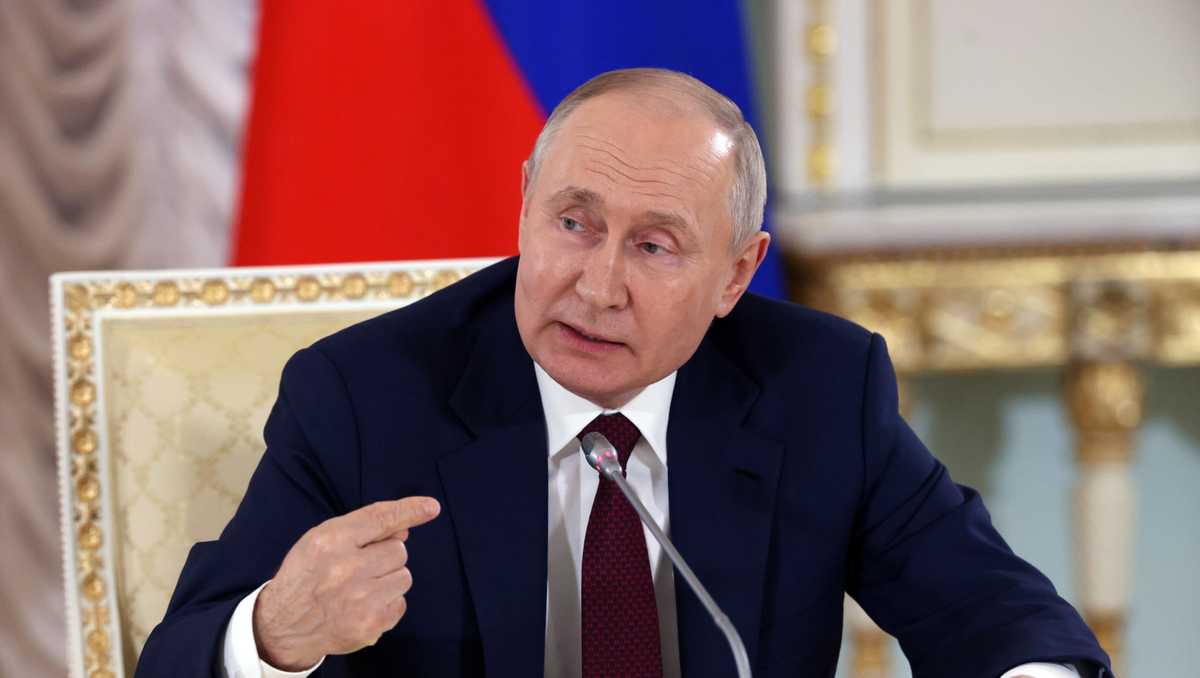 Putin and Kim Jong Un traded letters, WH says