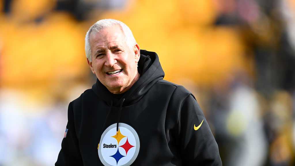 Steelers coach Danny Smith tore his rotator cuff during ugly sideline ...