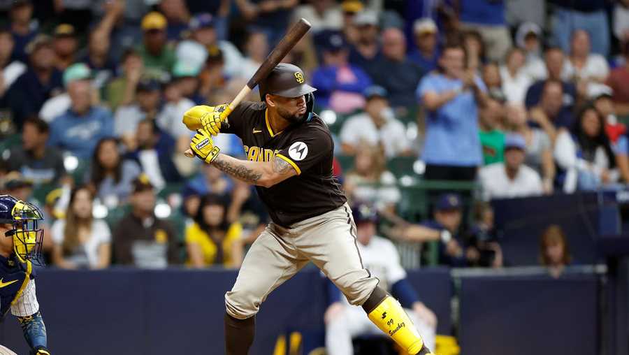 Reports: Brewers signing catcher Gary Sanchez