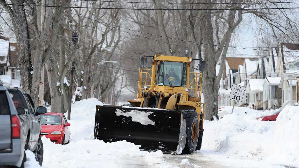 Pennsylvania mobilizing people, equipment for snow-pummeled Buffalo