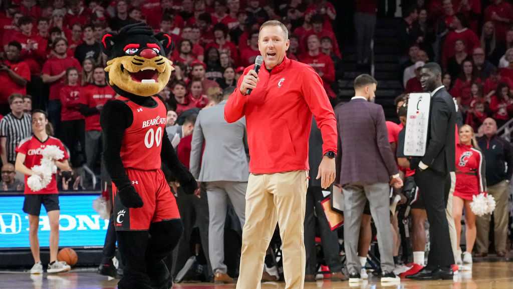 Former Iowa State OC Manning hired by Bearcats