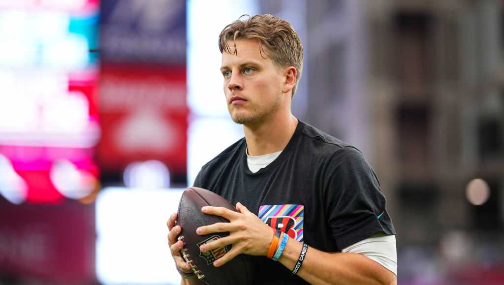 What are the meanings behind Joe Burrow's wristbands?