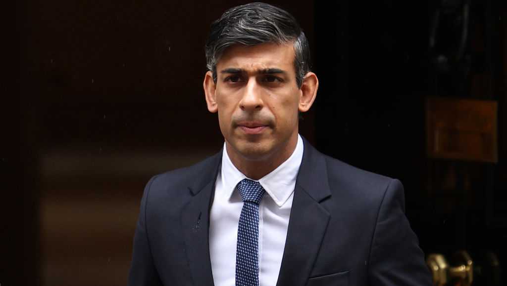 4 men arrested for allegedly trespassing on grounds of British prime ... 4 men arrested for allegedly trespassing on grounds of British prime ...