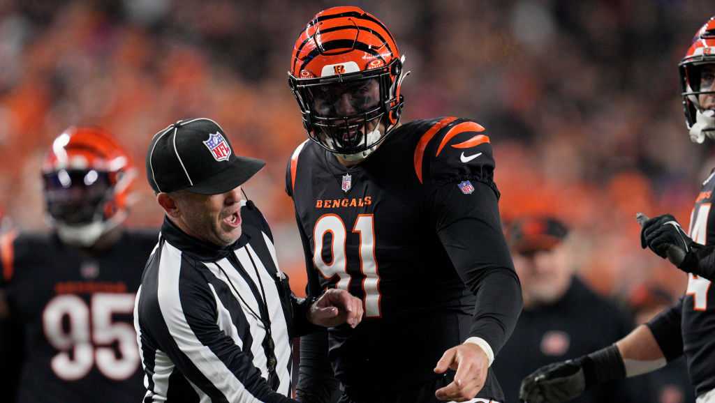 Higgins, Hubbard to miss second-straight game; Hendrickson in line to ...
