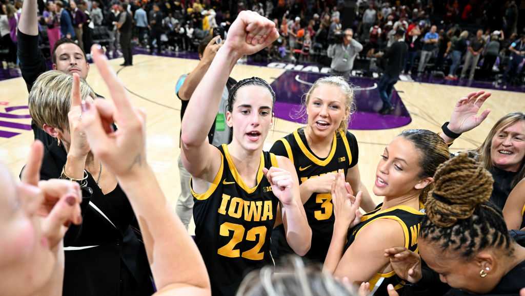Caitlin Clark drops 44 points as Iowa beats Virginia Tech