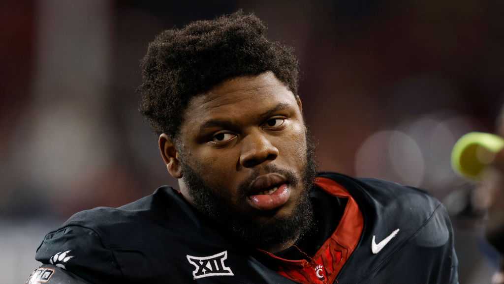 Bearcats star defensive lineman Corleone opts to return to UC for ...