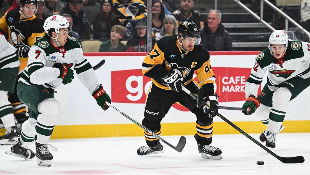 Crosby moves into 13th on NHL's all-time scoring list as Penguins ...