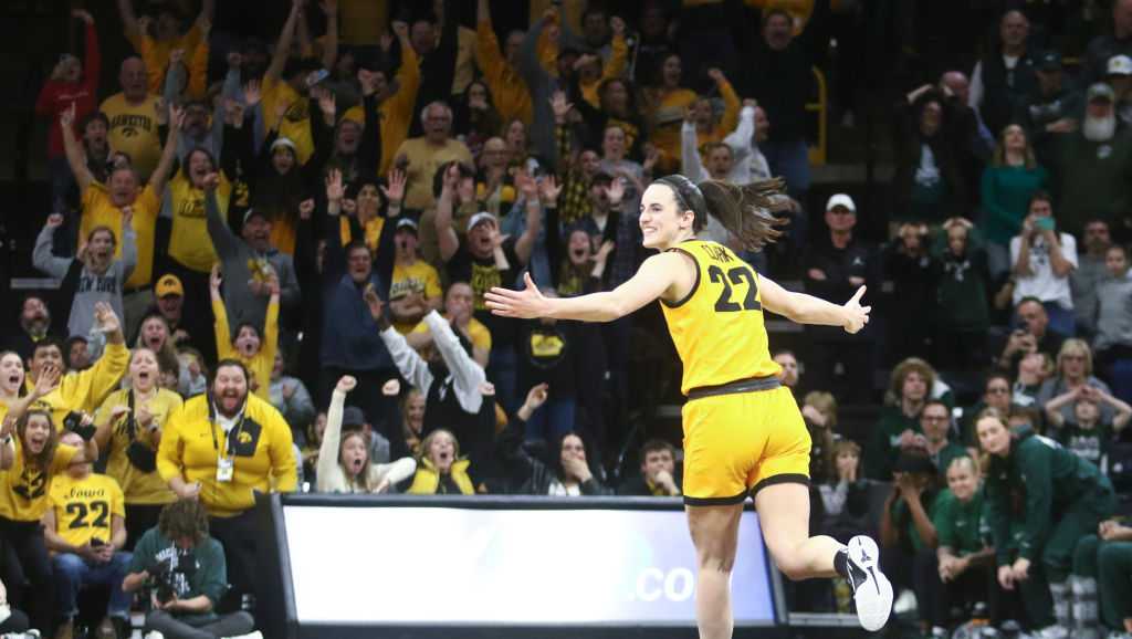 Caitlin Clark's buzzer beater vs. Michigan State garners national attention