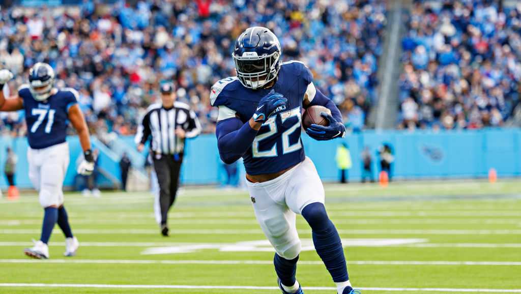 Baltimore Ravens sign running back Derrick Henry