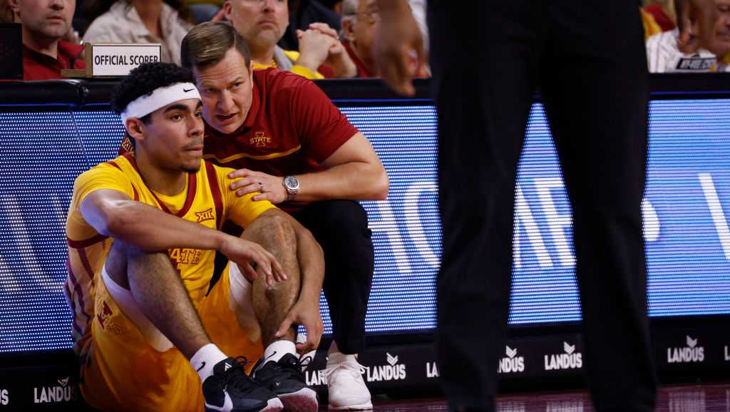 Iowa State enters top 10 of AP poll with Big 12 title ambitions