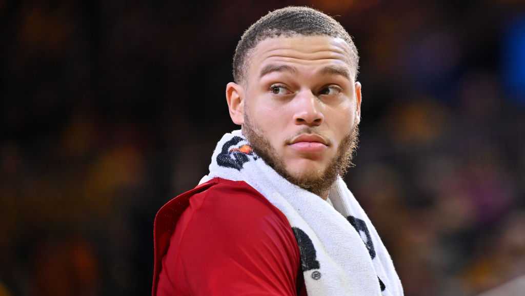 Husker basketball fans get big surprise when one of the star players ...