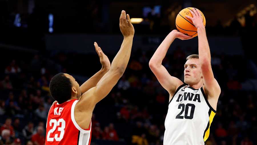 Sandfort scores 15, Iowa beats New Hampshire 112-70 in nonconference finale