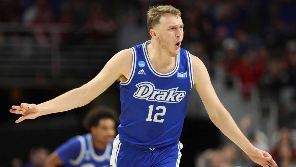 Drake's Tucker DeVries enters NCAA transfer portal