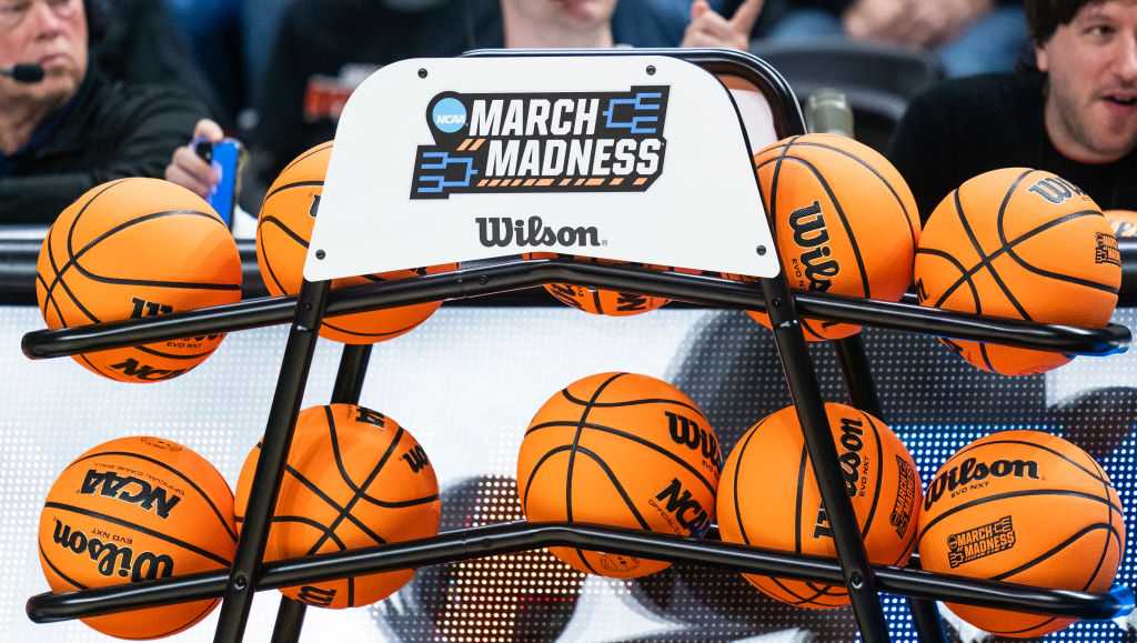 NCAA Women's Basketball: Elite 8 begins