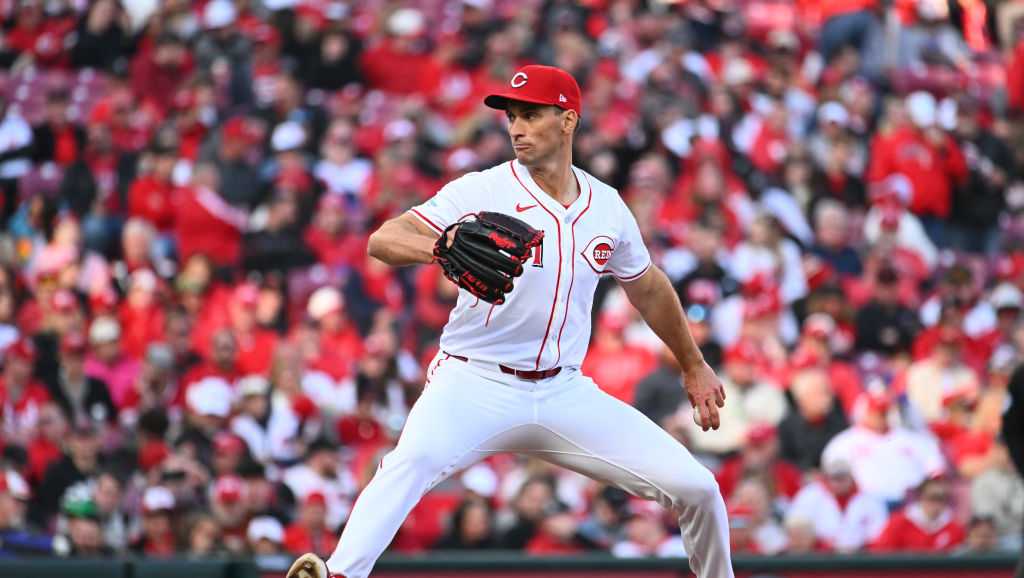 Moeller graduate Brent Suter strikes out side in Reds' debut on Opening Day