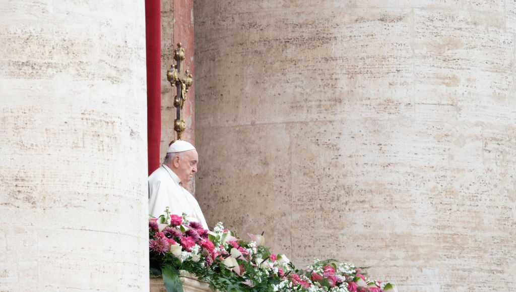 Pope overcomes health concerns to preside over Easter Mass
