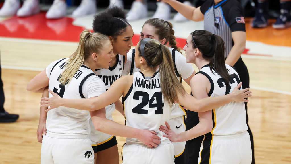 Final Four: Photos from Iowa-UConn in Cleveland
