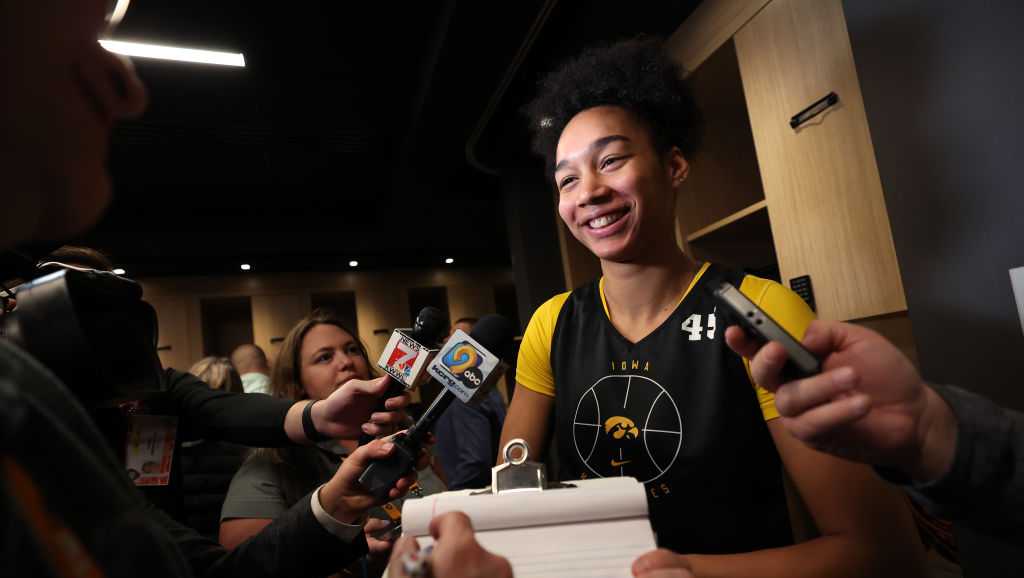 Hawkeyes meet with media ahead of Final Four game vs. UConn