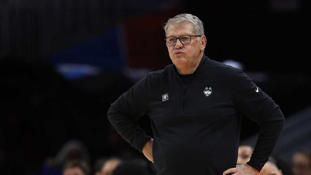 Final Four: Photos from Iowa-UConn in Cleveland