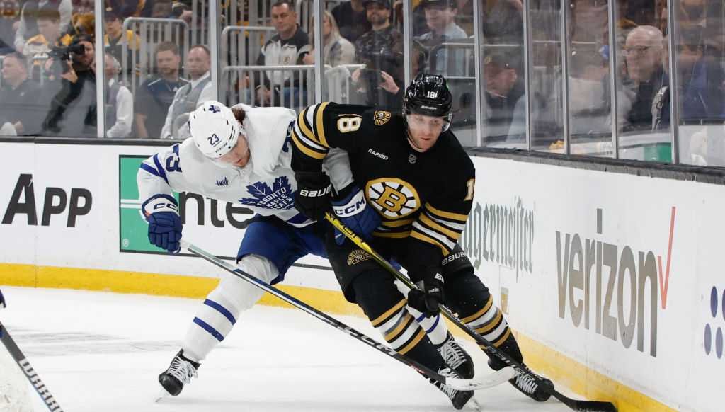 Matthews scores as Maple Leafs beat Bruins 3-2 to tie their series at 1 ...