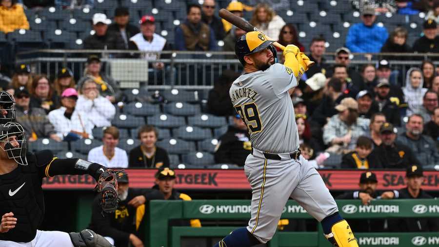 Gary Sánchez pinch hits for 2-run homer in 8th; Brewers rally for 7-5 ...