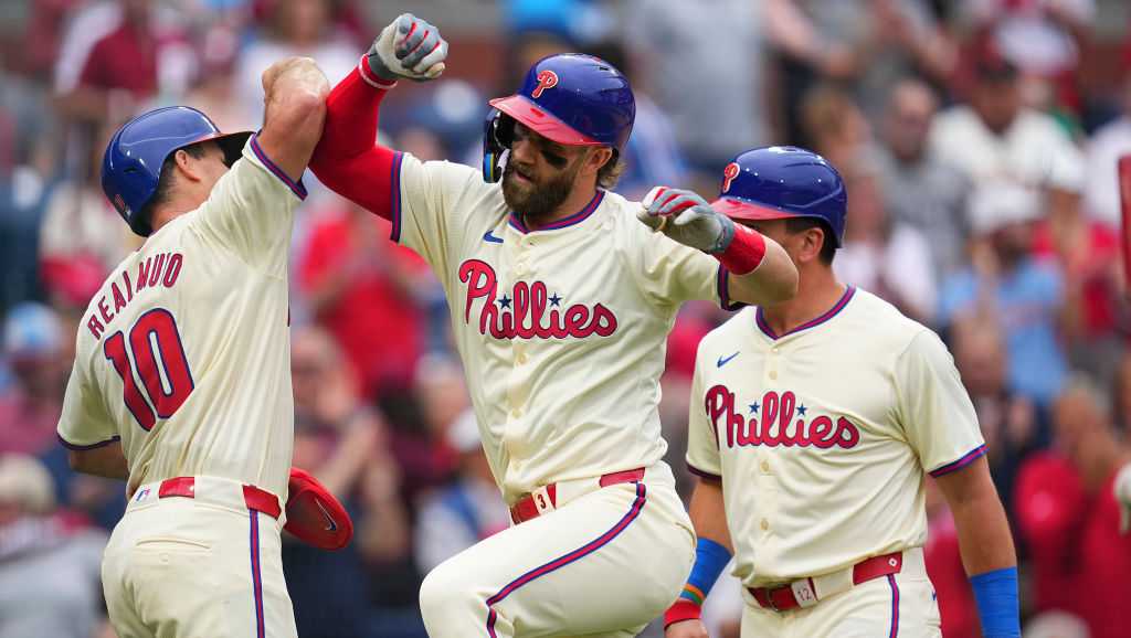 Philadelphia Phillies stay hot, sweep Giants in four-game series