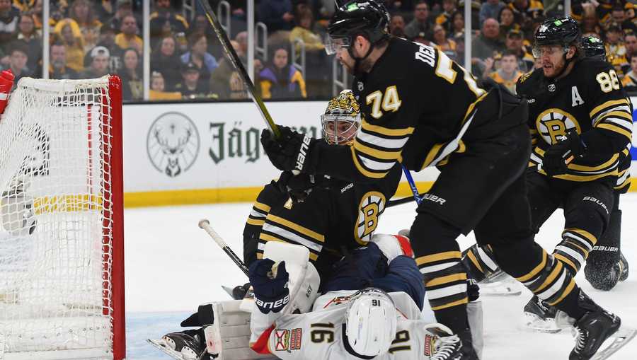 Bruins blow early lead, fall to Panthers in Game 4, face elimination ...