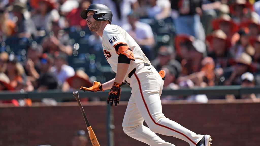 Reds trade with Giants, add Slater to struggling outfield mix